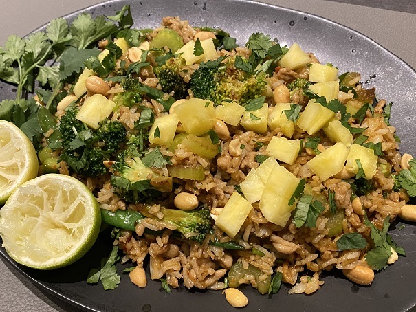 Risret. Asiatisk inspireret risret med stegte ris og lækker ...