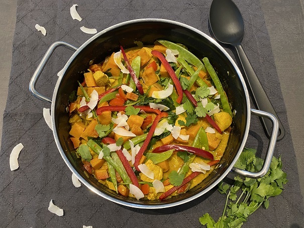 Opskrift på Sødkartoffel karry med kylling. En lækker indisk inspireret ...