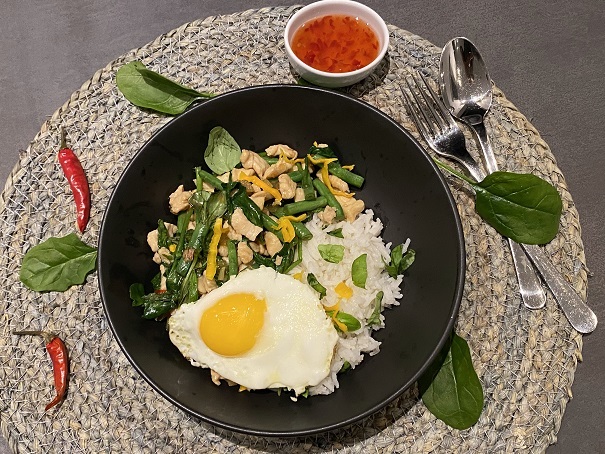 Pad Krapow (Phat Kaphrao). Super lækker, meget nem og billig klassisk ...